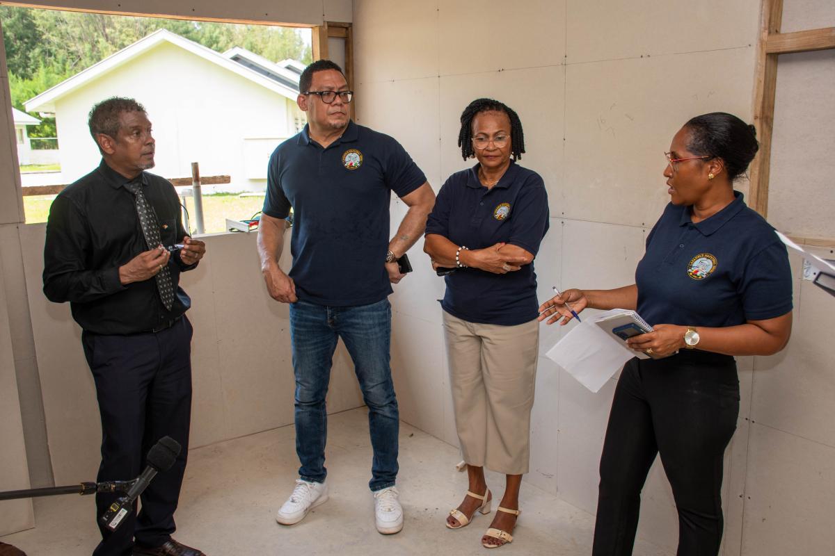 The Committee on Government Assurances Inspects Emergency Housing at ...